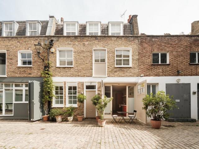 3 bedroom mews for sale