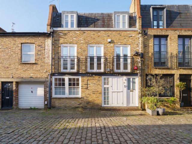 3 bedroom mews for sale