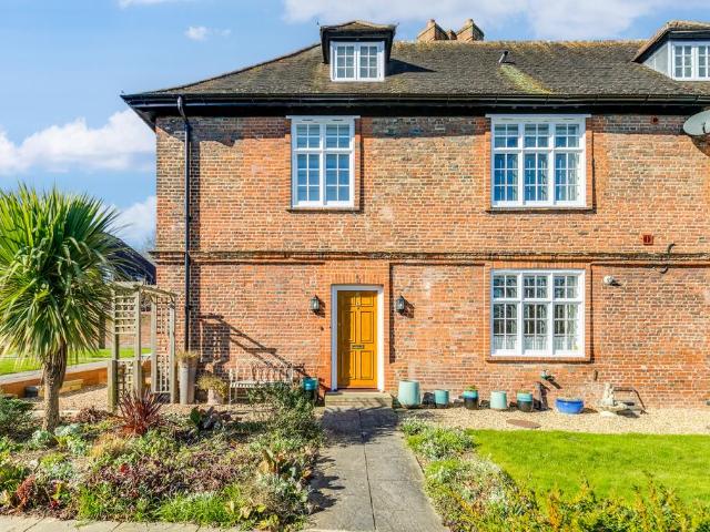 3 bedroom mews for sale