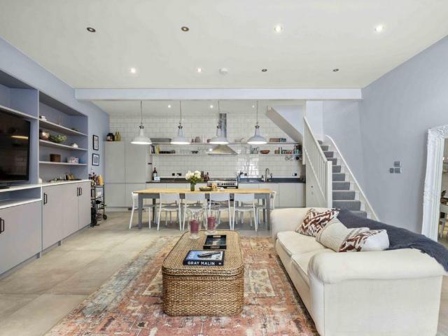 3 bedroom mews for sale