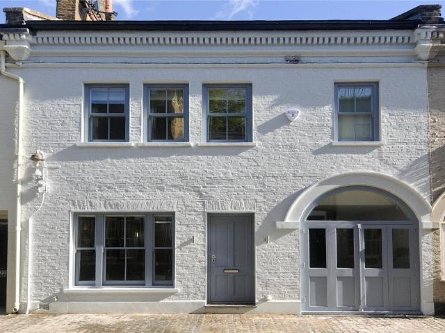 3 bedroom mews for sale