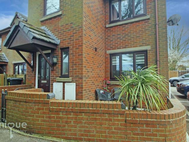 3 bedroom mews for sale