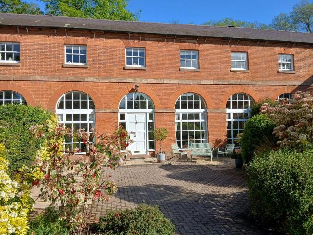 3 bedroom mews for sale