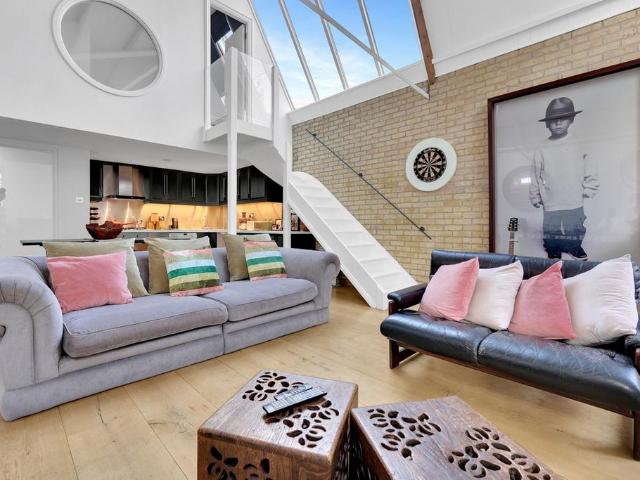 3 bedroom mews for sale