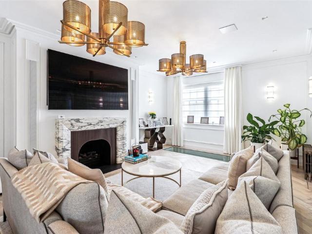 3 bedroom mews for sale