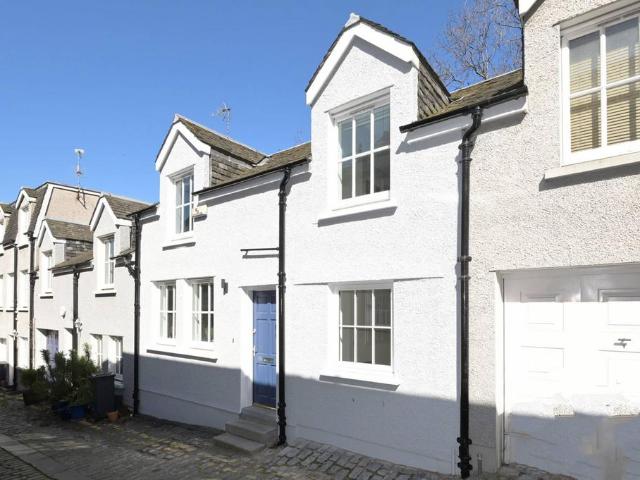 3 bedroom mews for sale