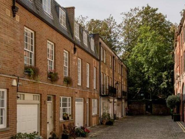 3 Bedroom Mews Property For Sale In Bayswater, London