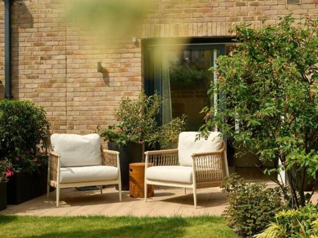 3 bedroom mews property for sale in Edwin Road, Twickenham, TW2 6SP, TW2