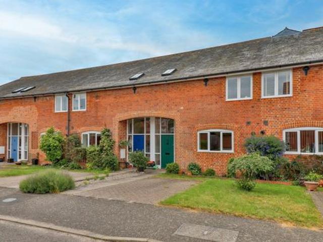 3 Bedroom Mews Property For Sale In Hadleigh