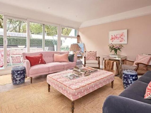 3 Bedroom Mews Property For Sale In London