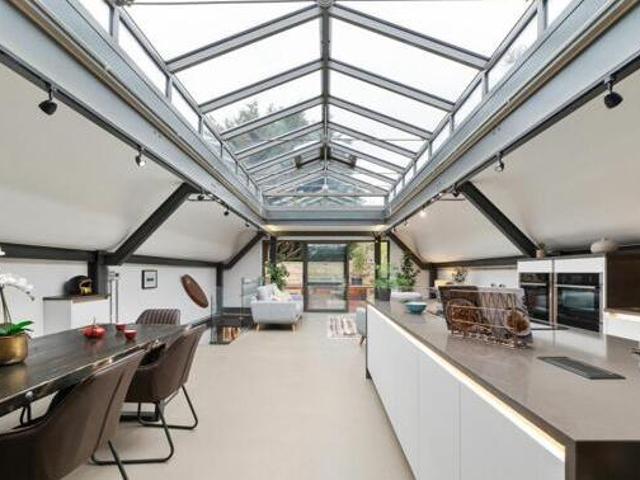 3 Bedroom Mews Property For Sale In London