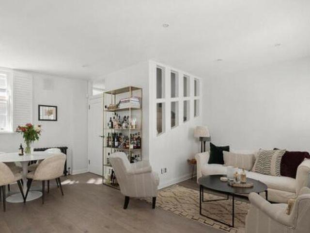 3 Bedroom Mews Property For Sale In London