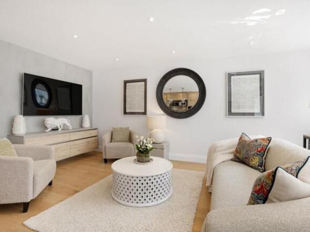 3 bedroom mews property for rent in Warren Mews, Fitzrovia, London, W1T