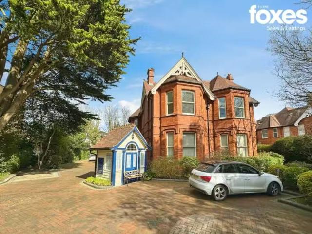 3 bedroom mews property for rent in William Suite, Montrose Lo.