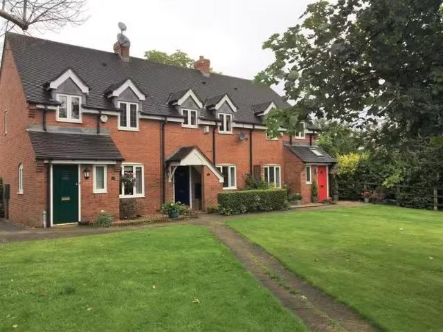 3 bedroom mews property for rent in Withington Close, Leftwich.