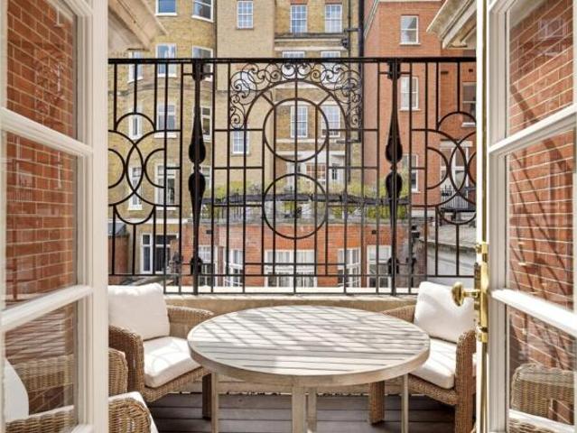 3 bedroom mews property for rent in Woods Mews, Marble Arch, W1K