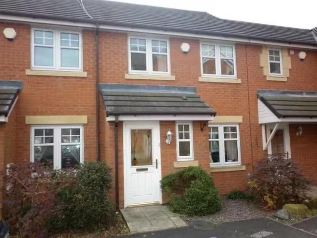 3 bedroom mews property for rent in Benjafield Court, Grosveno.