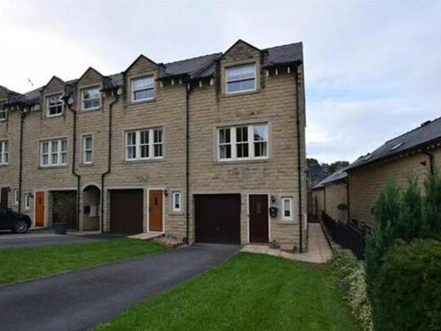 3 Bedroom Mews Property For Rent In Bollington