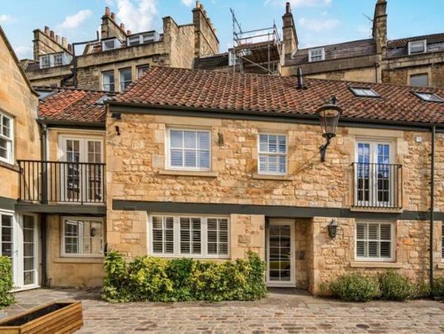 3 bedroom mews property for rent in Circus Mews Bath BA1