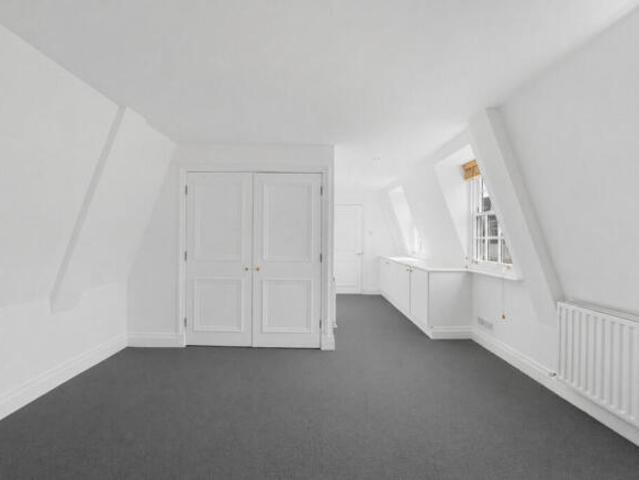 3 bedroom mews property for rent in Coleherne Mews, London, SW10