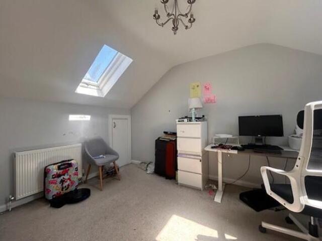 3 bedroom mews property for rent in Deanes Close, Luton, Beds, LU1