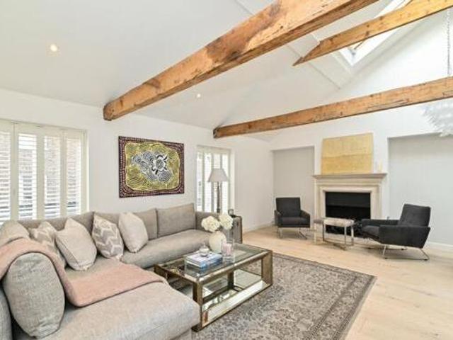 3 Bedroom Mews Property For Rent In London