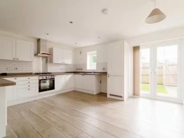 3 bedroom mews property for rent in Skipton Road, Colne, BB8