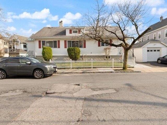 3 bedroom, Medford MA 02155 LS102668876