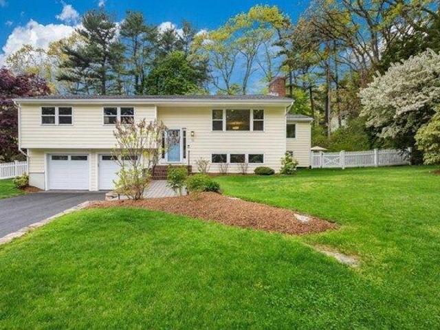 3 bedroom, Medfield MA 02052 LS102633360