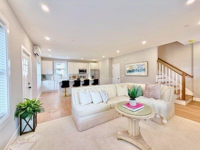3 bedroom, Medway MA 02053 LS102709455