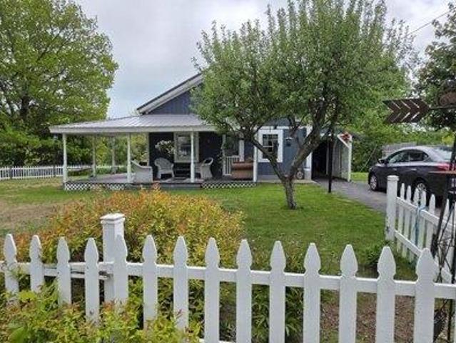 3 bedroom, Medway ME 04460 103100972
