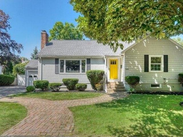 3 bedroom, Melrose MA 02176 104541270