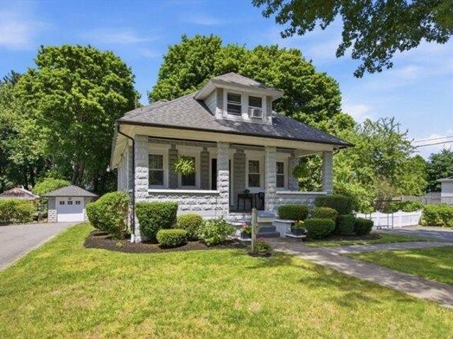 3 bedroom, Melrose MA 02176 104376196