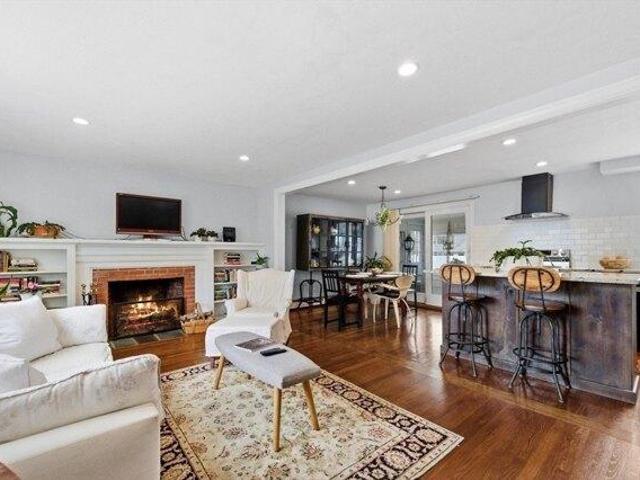 3 bedroom, Melrose MA 02176 LS102344645