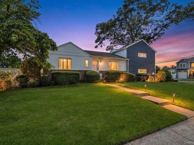 3 bedroom, Merrick NY 11566 104905365