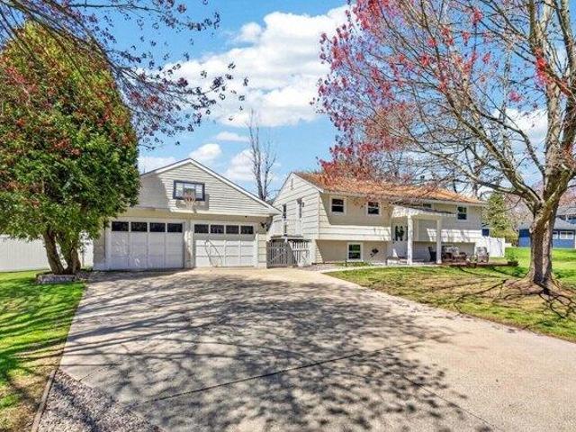 3 bedroom, Merrimack NH 03054 LS102411167