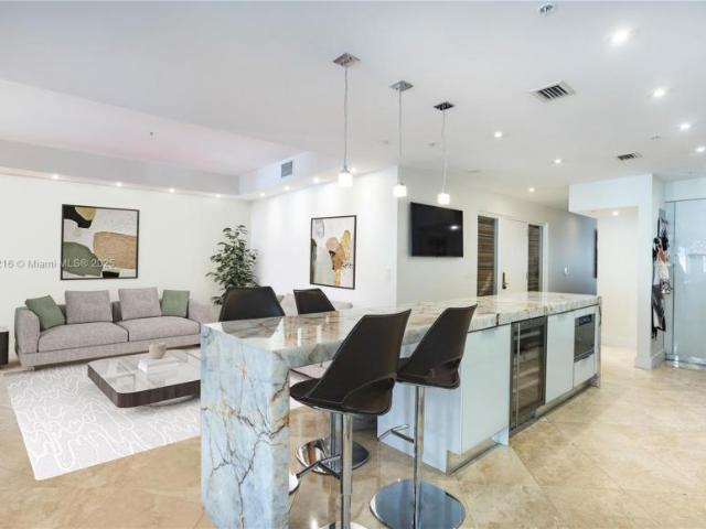 3 bedroom, Miami Beach FL 92196052