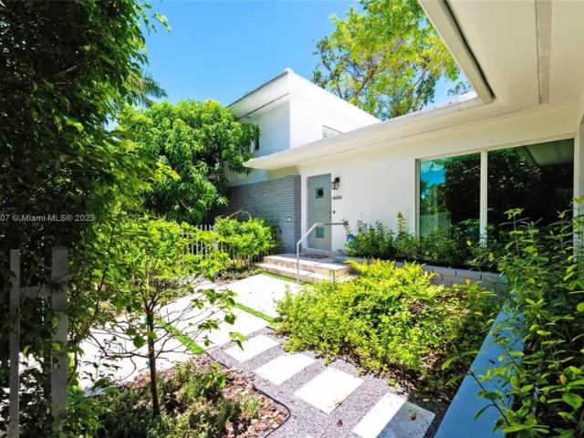3 bedroom, Miami Beach FL FL 33140 102795055
