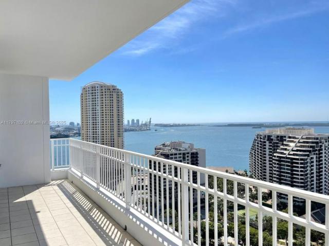 3 bedroom, Miami FL 33131 90345770