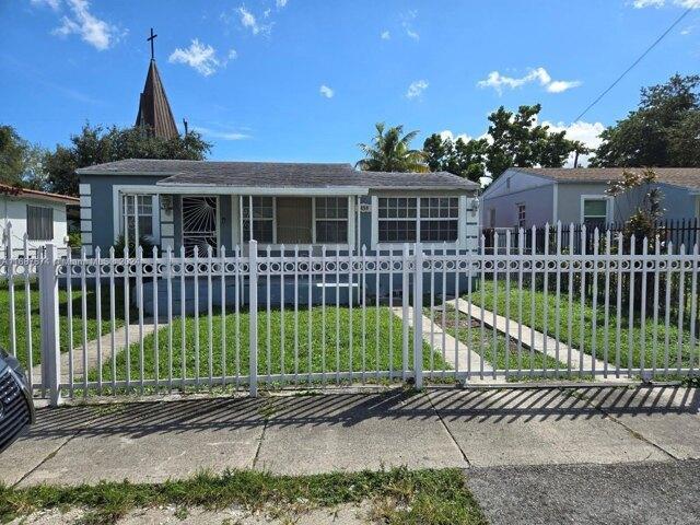 3 bedroom, Miami FL 33142 88533344