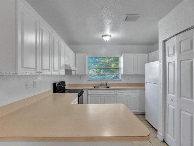 3 bedroom, Miami FL 33142 88601849