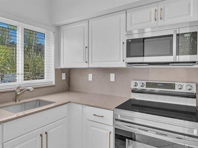 3 bedroom, Miami FL 33150 88743838