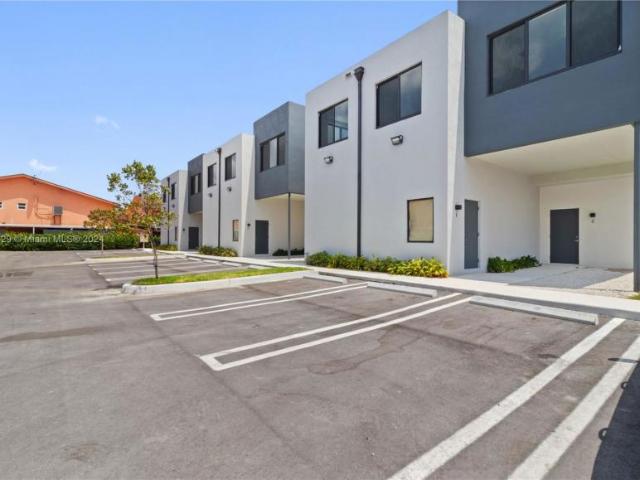3 bedroom, Miami FL 33174 90346605