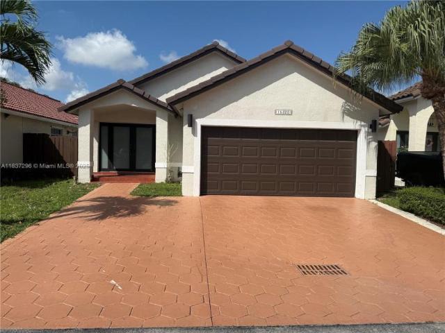 3 bedroom, Miami FL FL 33185 102588695