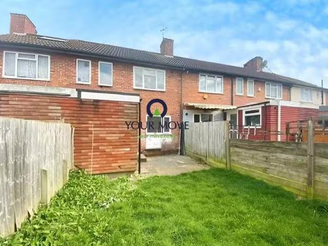 3 bedroom Mid Terrace House to rent, Titchfield Road, Carshalt.