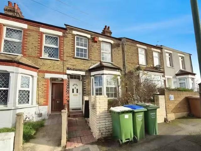 3 bedroom Mid Terrace House to rent, Vickers Road, Erith, DA8.