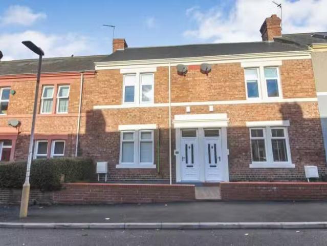 3 bedroom Mid Terrace House to rent, Villa Place, Bensham, NE8.