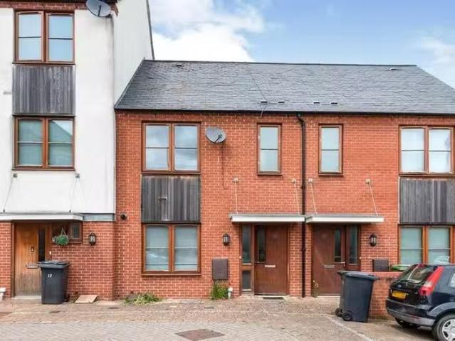 3 bedroom Mid Terrace House to rent, Watertower Way, Basingsto.