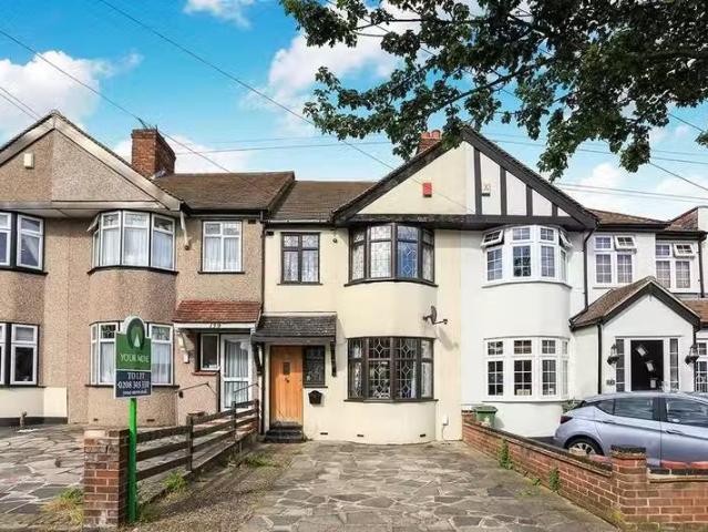 3 bedroom Mid Terrace House to rent, Yorkland Avenue, Welling.