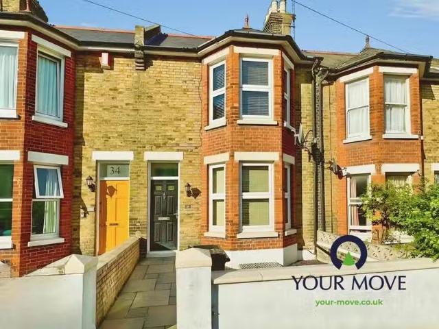 3 bedroom Mid Terrace House to rent, Alexandra Road, Broadstai.